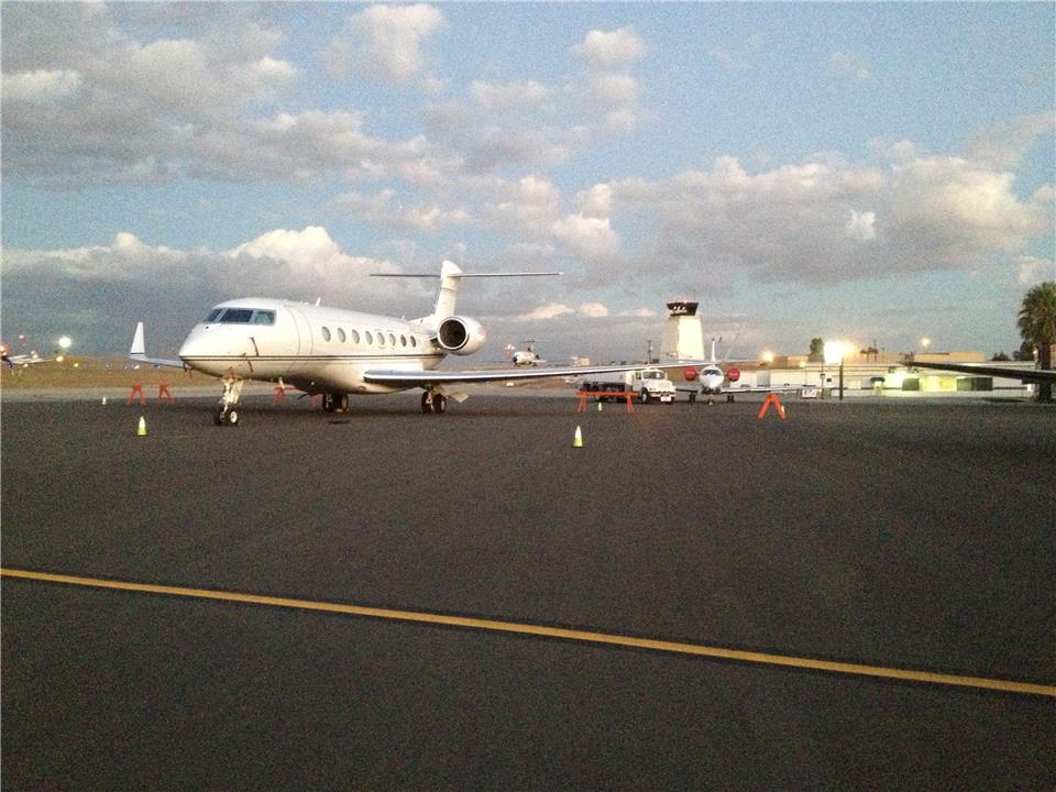 Riverside Air Service (KRAL)